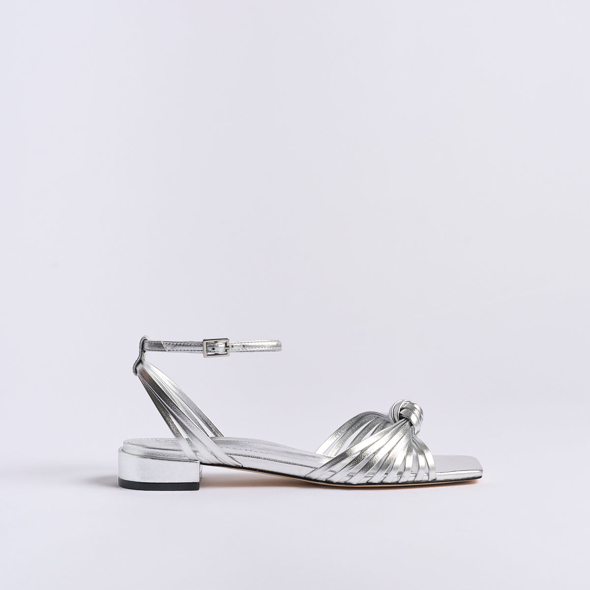 Faye Flat Sandal | Oprah Daily Shop Faye Flat Sandal | Oprah Daily Shop